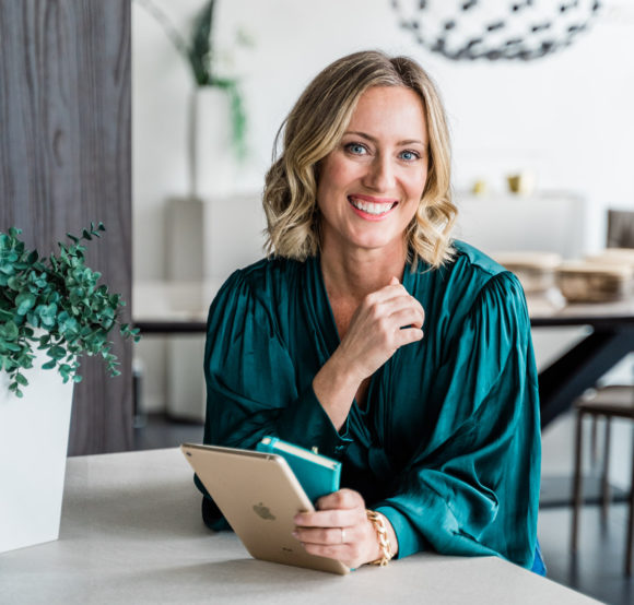 Valencia Digital Summit 2022 Ann Hiatt - BigSpeak Motivational Speakers ...